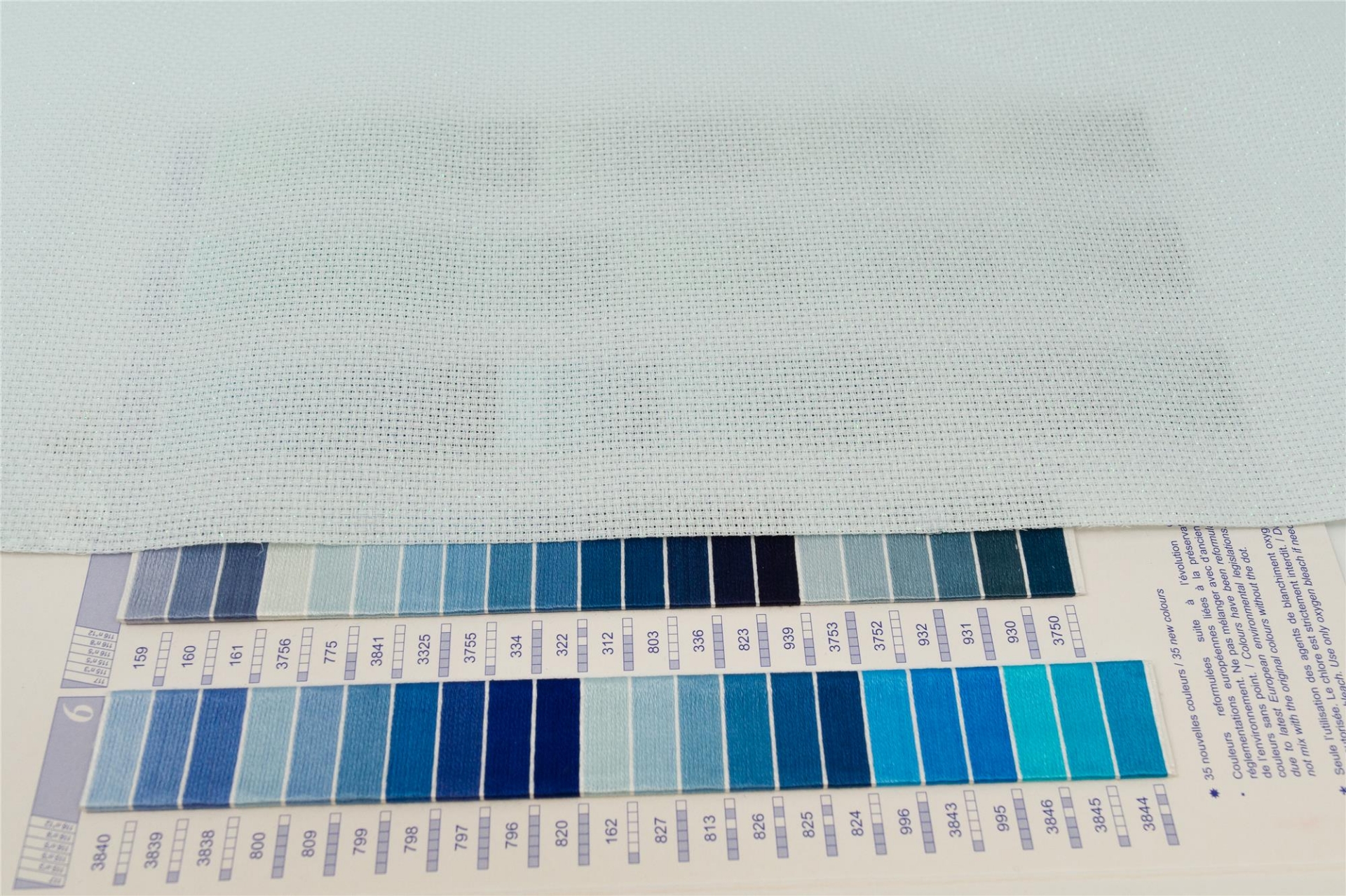 Zweigart Blue Aida/Pearl Flecked 14 Count Aida (5169) | Stitchtastic