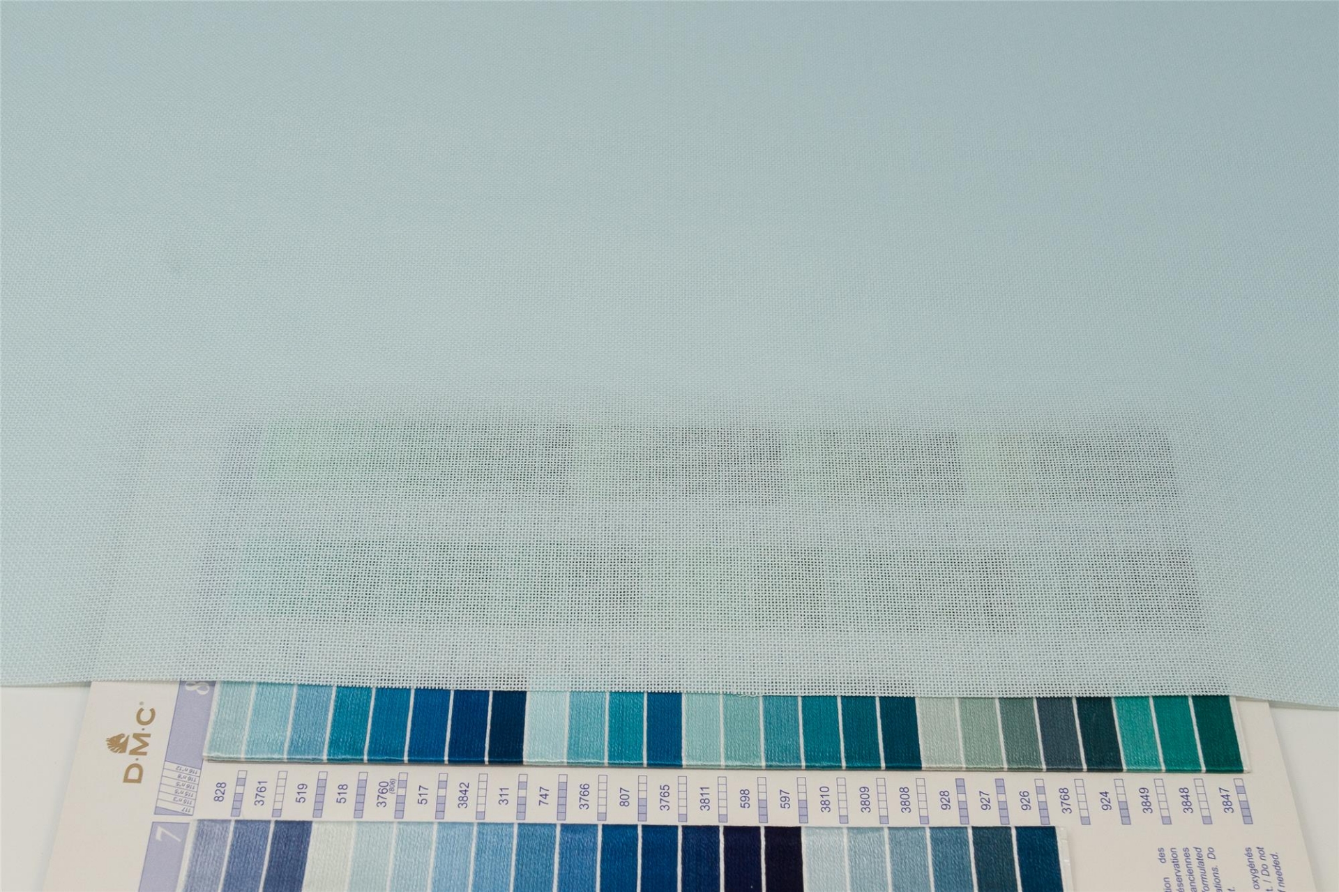 Zweigart Ice Blue 28 Count Brittney Cotton Evenweave (550) | Stitchtastic