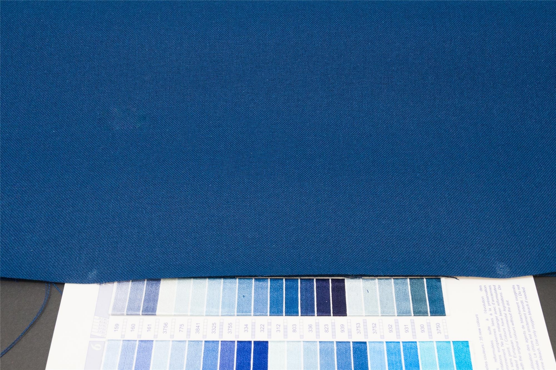 Zweigart Navy Blue 28 Count Brittney Cotton Evenweave (589) | Stitchtastic