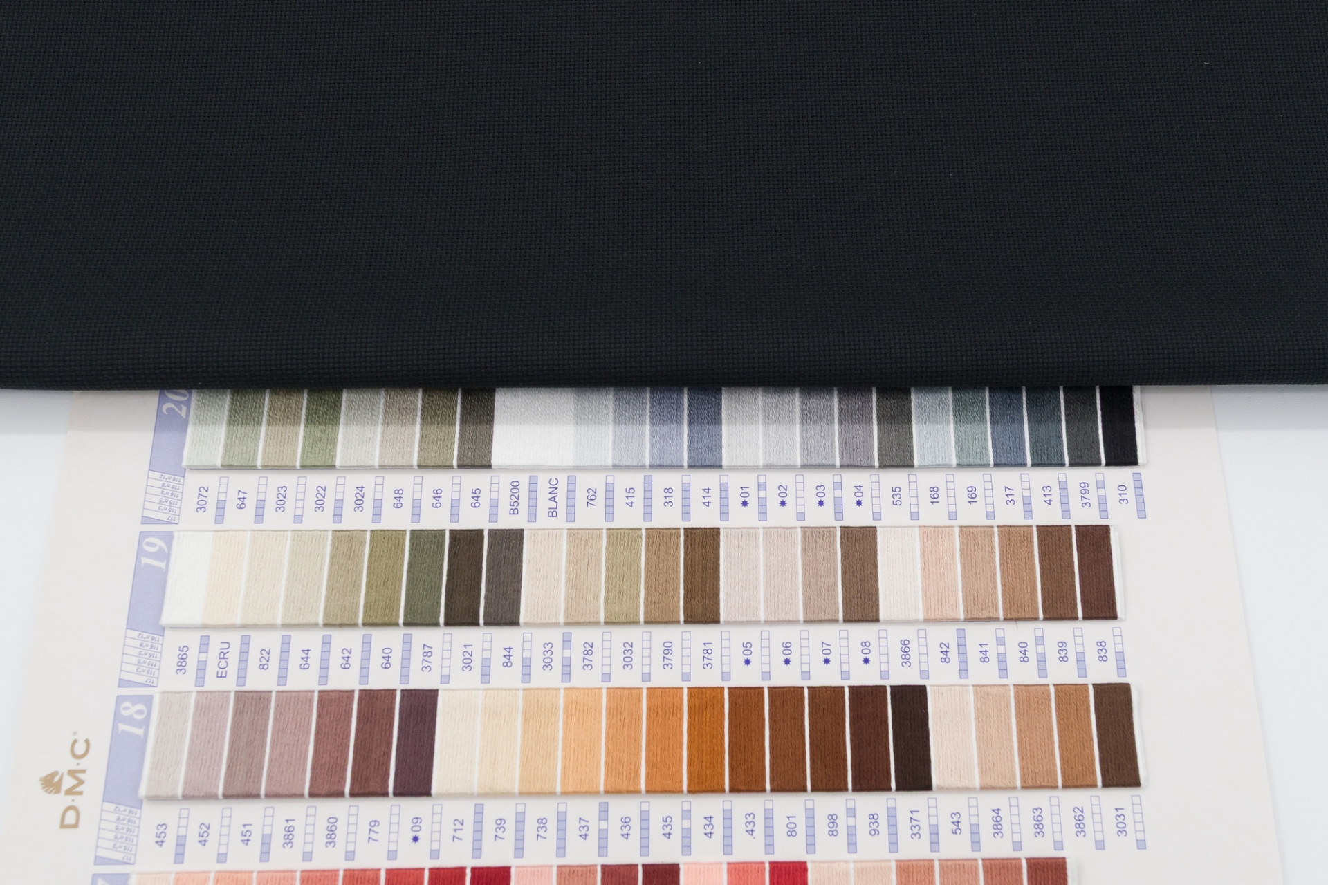 Zweigart Black 20 Count Aida (720) | Stitchtastic