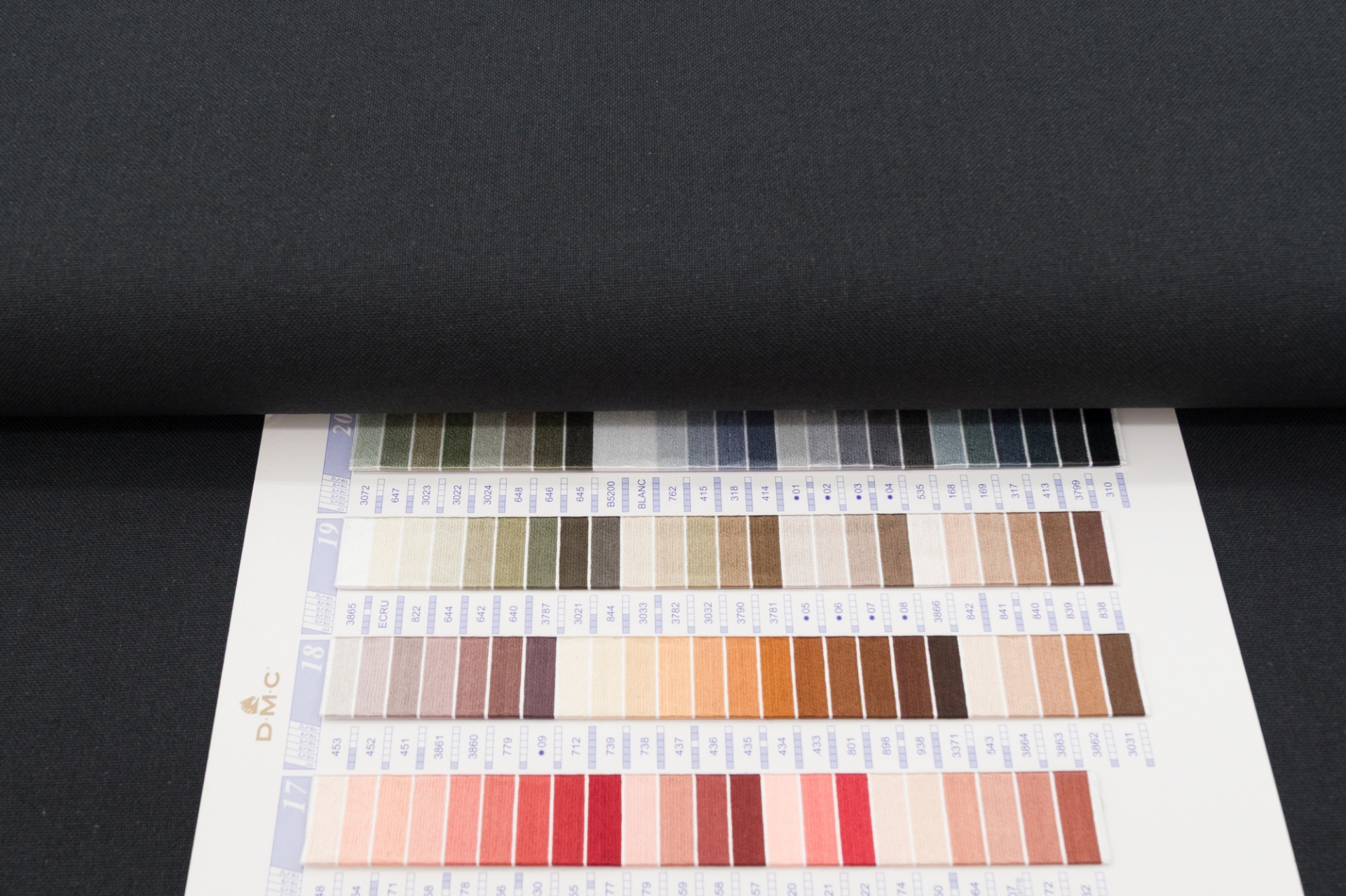 Zweigart Offcuts 32 Count Murano Cotton Evenweave Black (720) Multiple ...